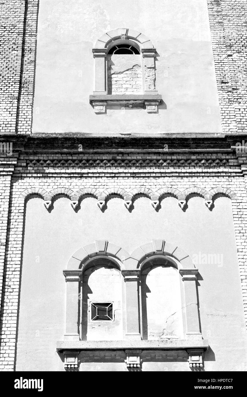 Medieval mullioned window Black and White Stock Photos & Images - Alamy