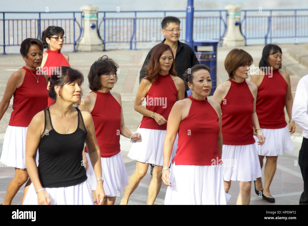 Everyone dances hi-res stock photography and images - Alamy