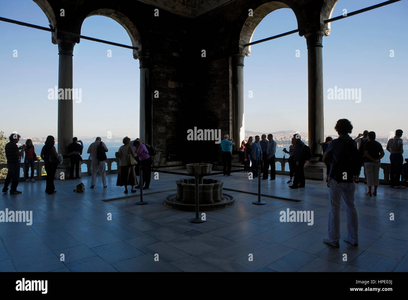 Terrace courtyard treasure topkapi palace hi-res stock photography and ...