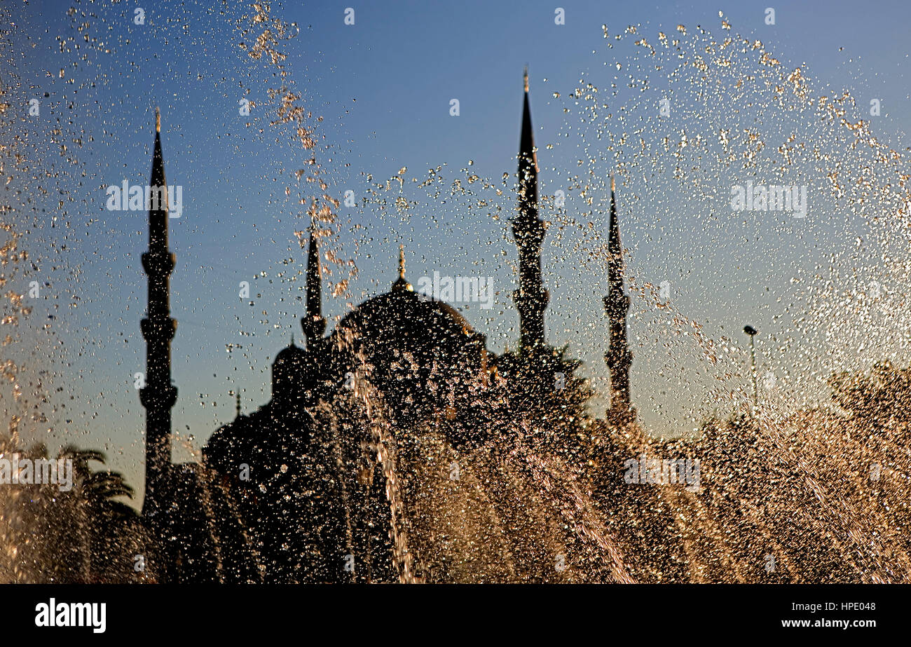 Fountain and Blue Mosque (Sultan Ahmed mosque), Sultanahmet Park ...