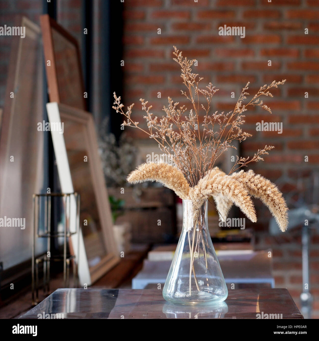 Room with bouquet hi-res stock photography and images - Alamy