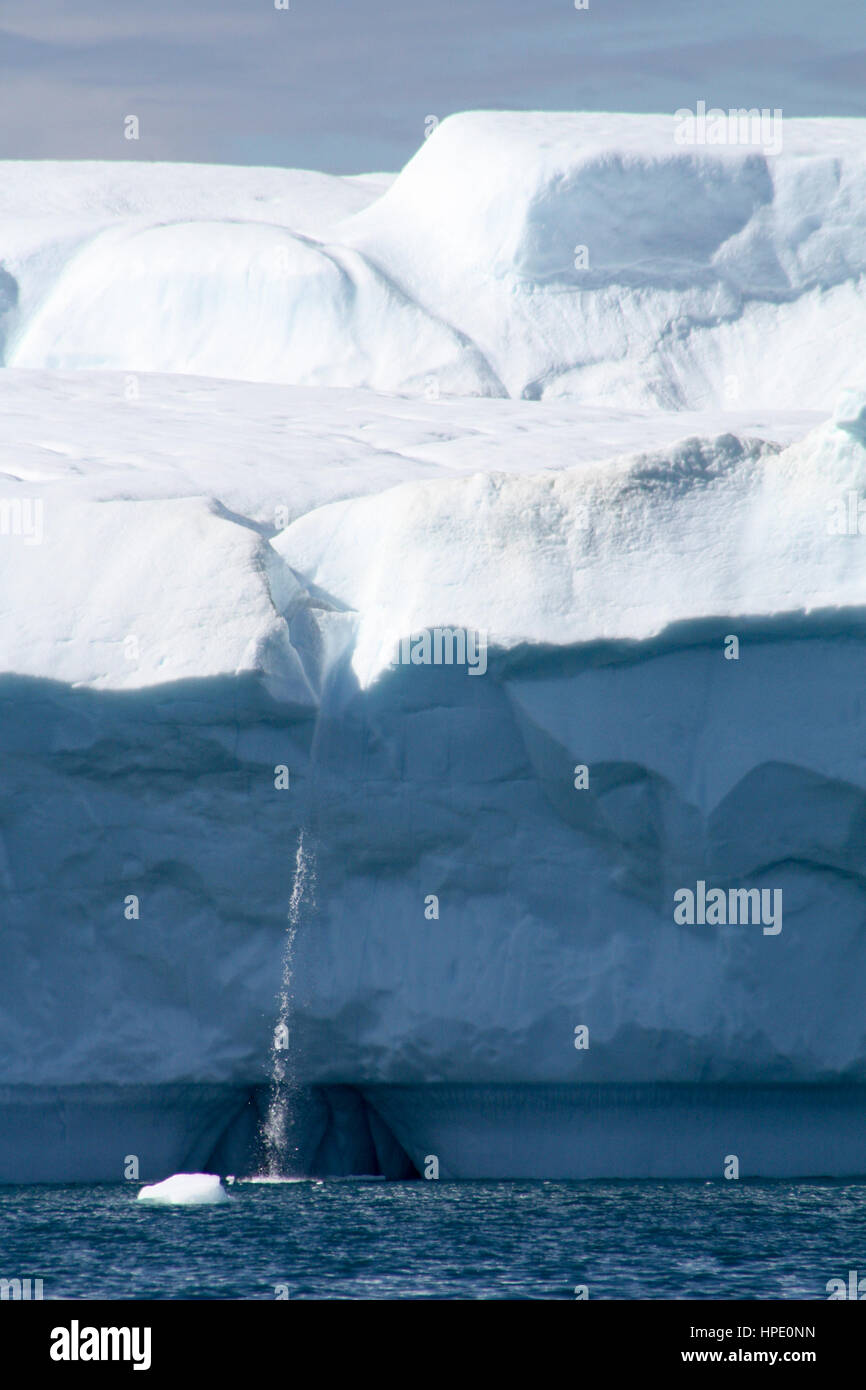 Inuit climate change melting ice hi-res stock photography and images ...