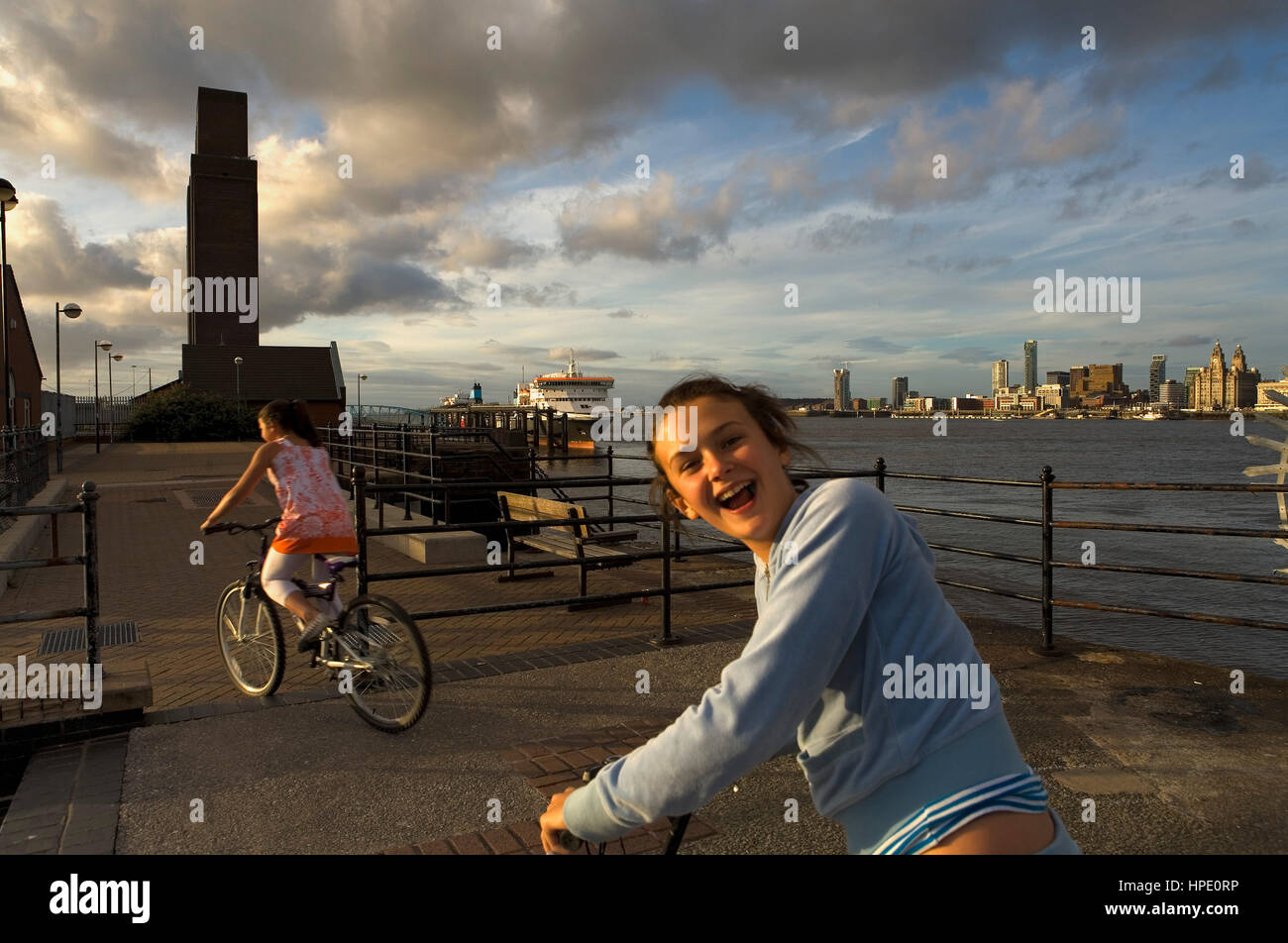 Liverpool girls hi-res stock photography and images - Alamy