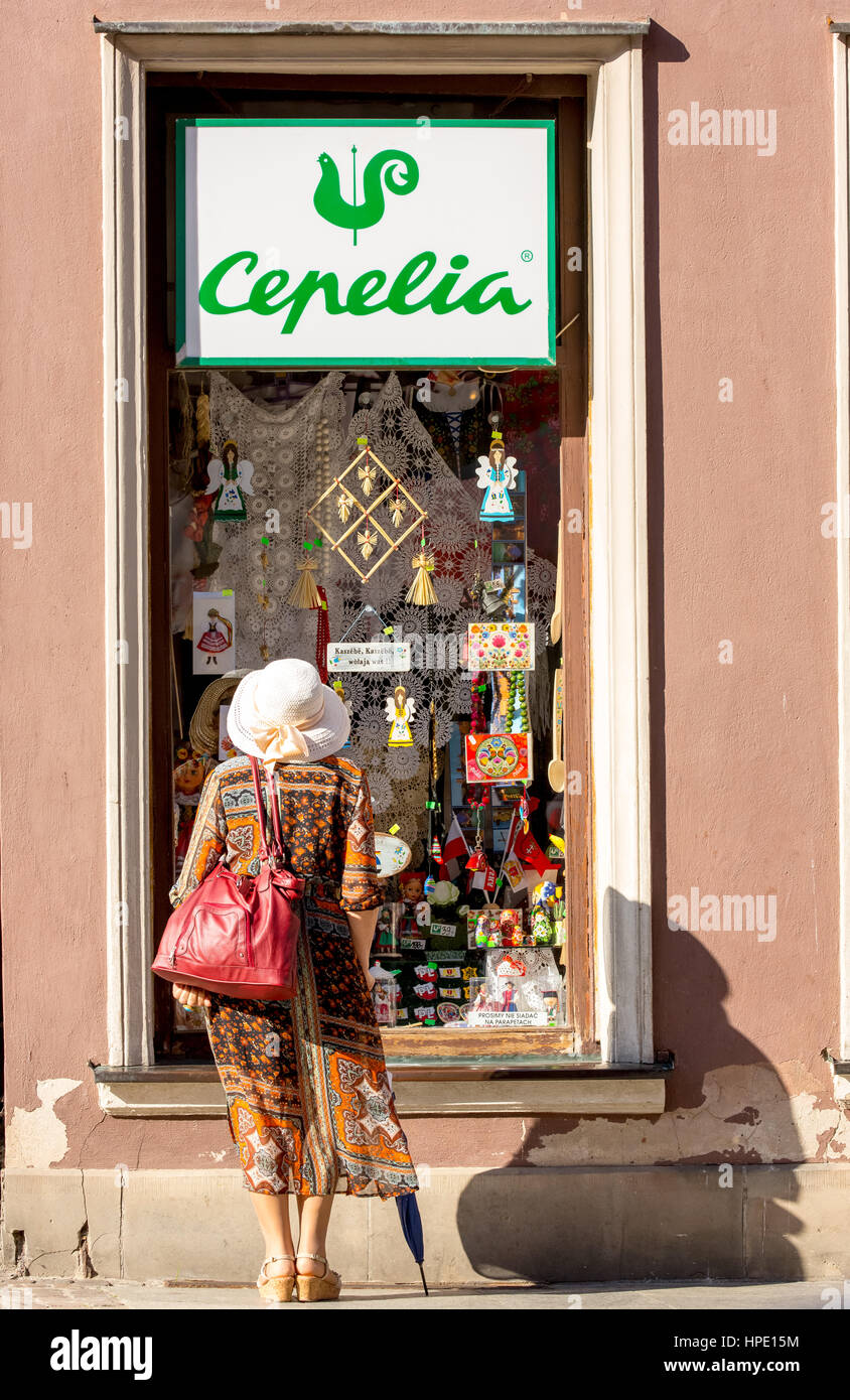 Lady before shop window hi-res stock photography and images - Alamy