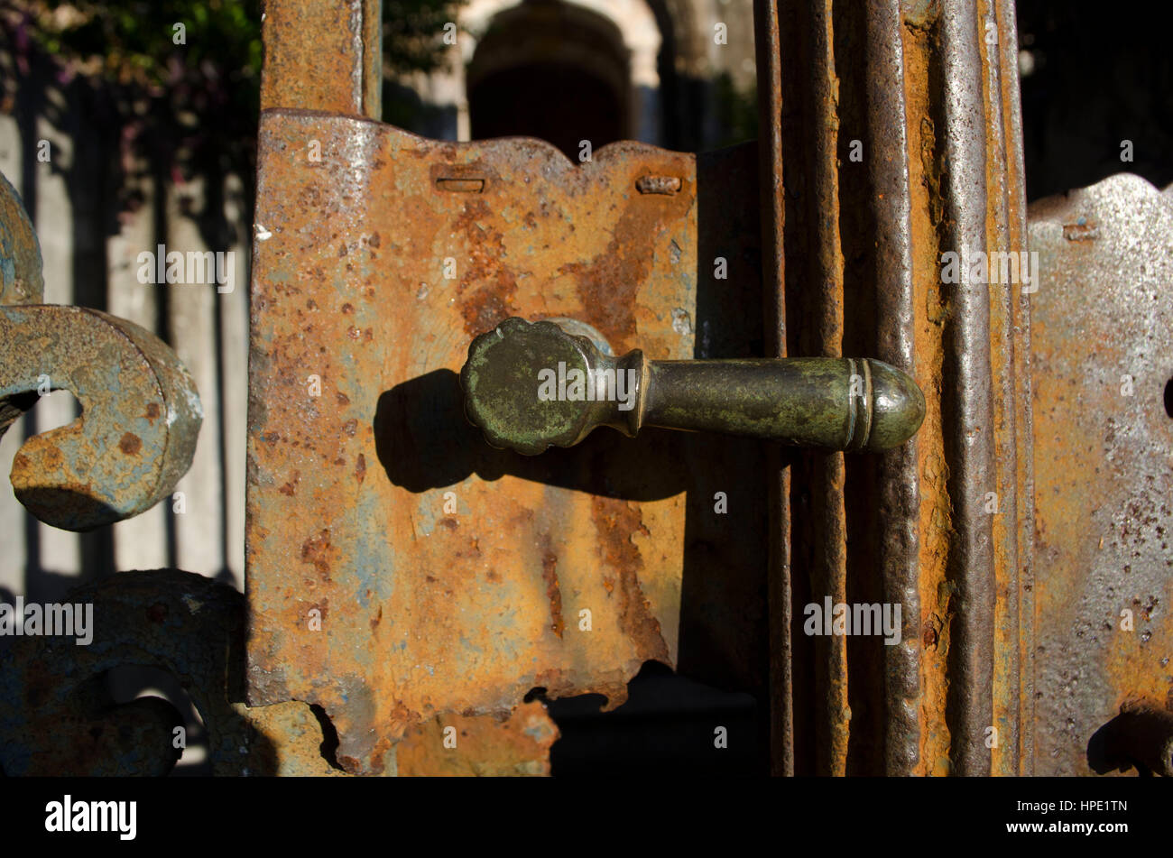 Rusty door handle Stock Photo - Alamy