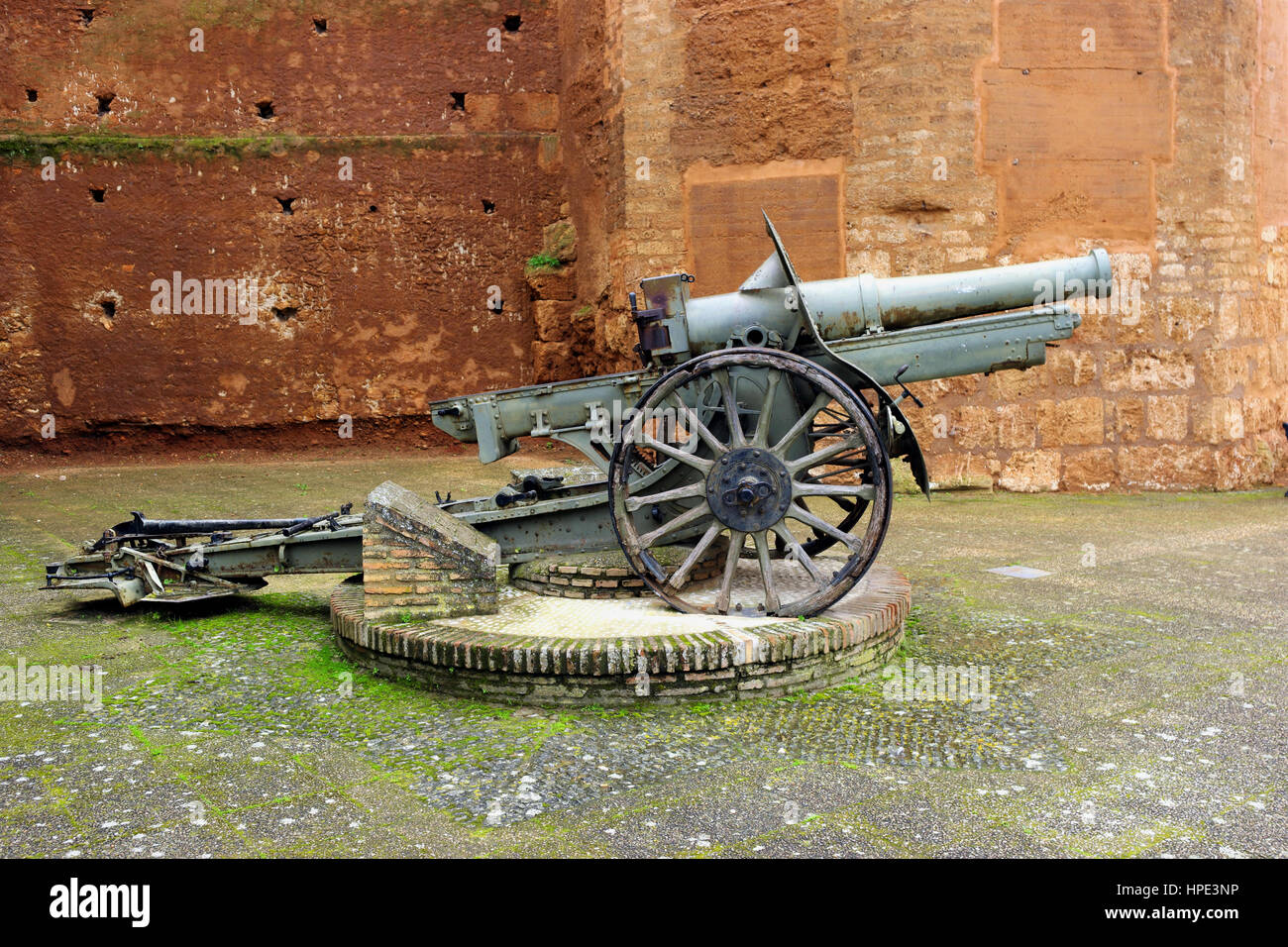 Heavy artillery shell hi-res stock photography and images - Alamy