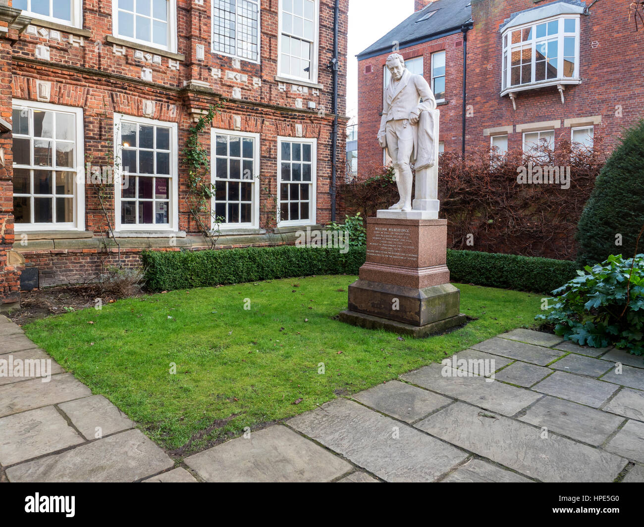 Statue of William Wilberforce at the Wilberforce House Museum in Hull ...