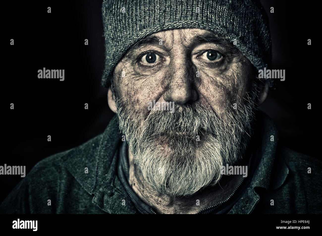 Homeless senior man portrait Stock Photo - Alamy