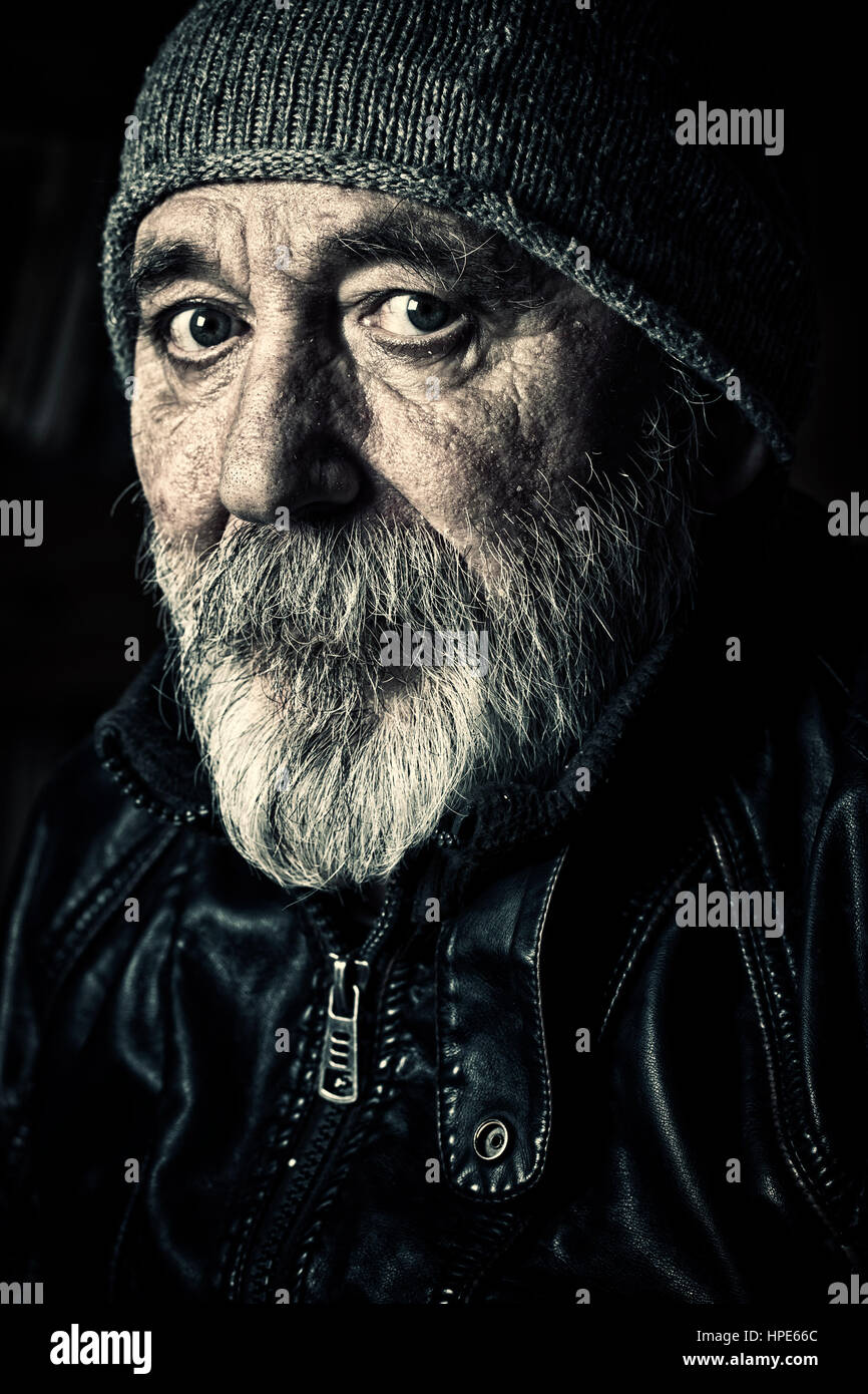 Portrait homeless elder man hi-res stock photography and images - Alamy
