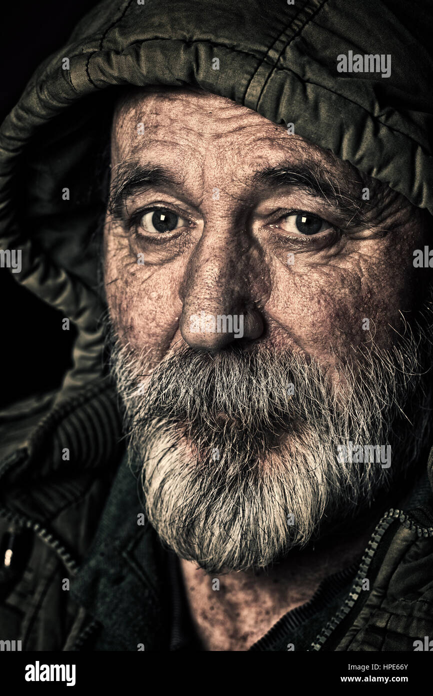Portrait homeless elder man hi-res stock photography and images - Alamy