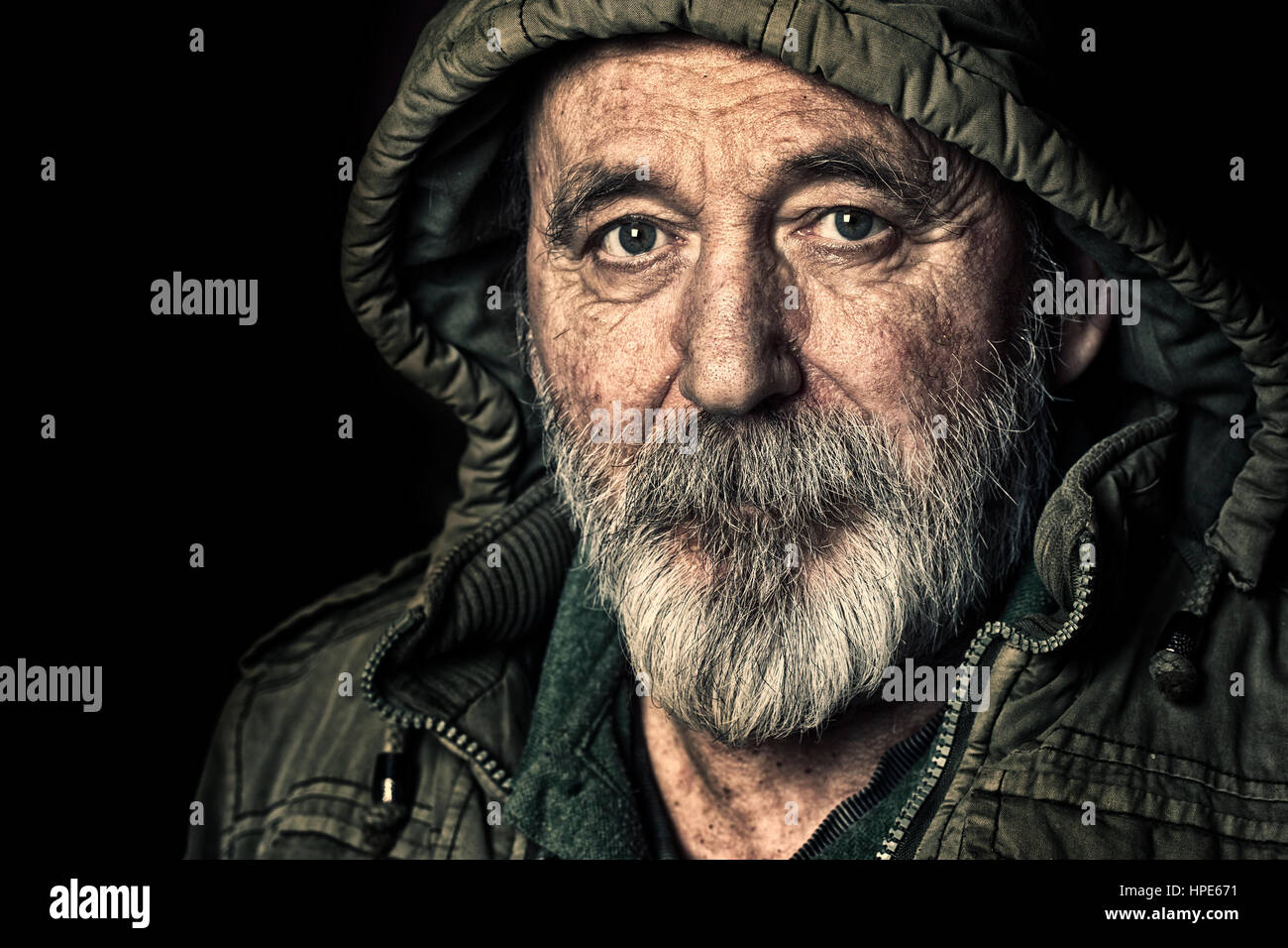 Senior man portrait homeless hi-res stock photography and images - Alamy