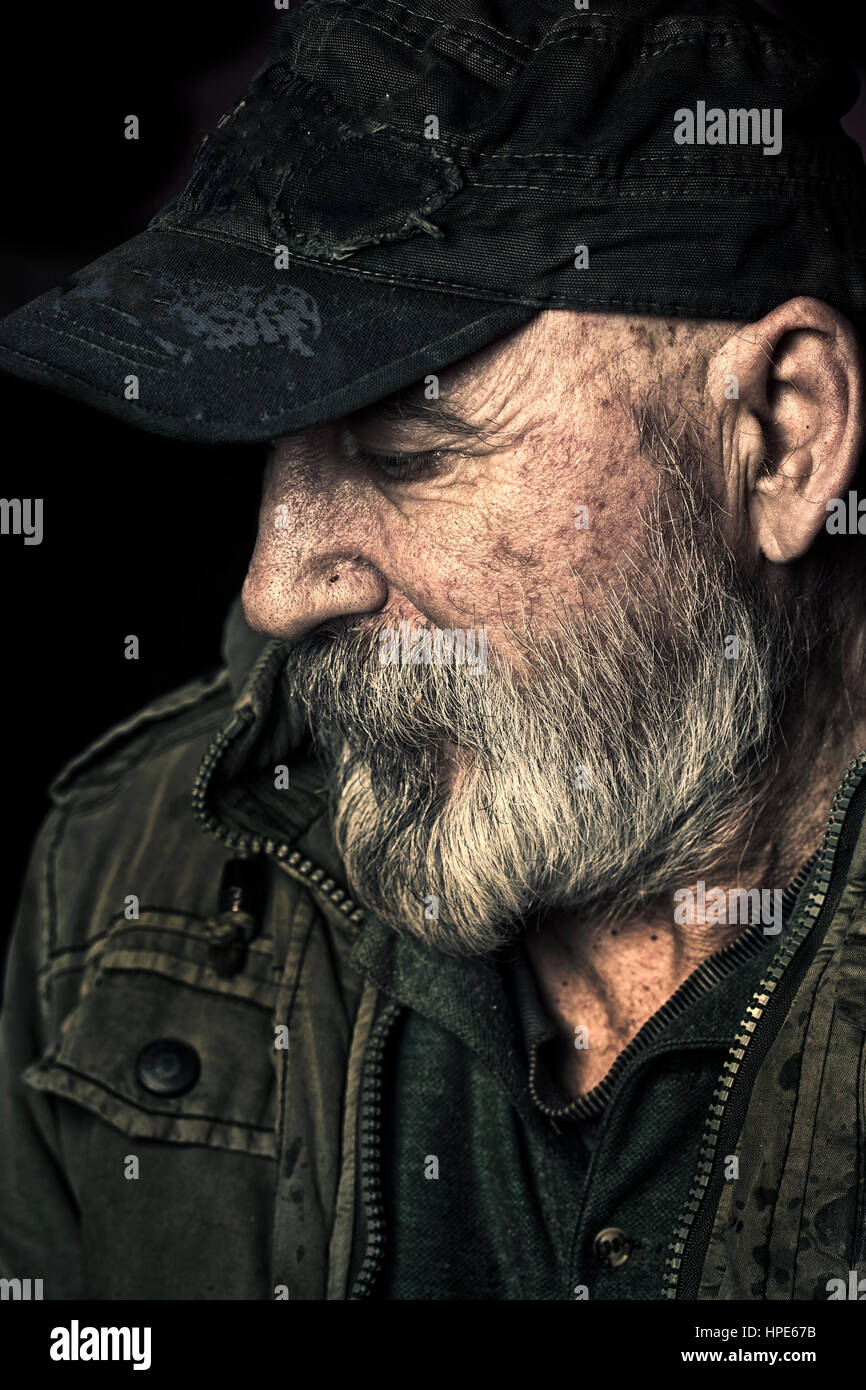 Portrait homeless elder man hi-res stock photography and images - Alamy