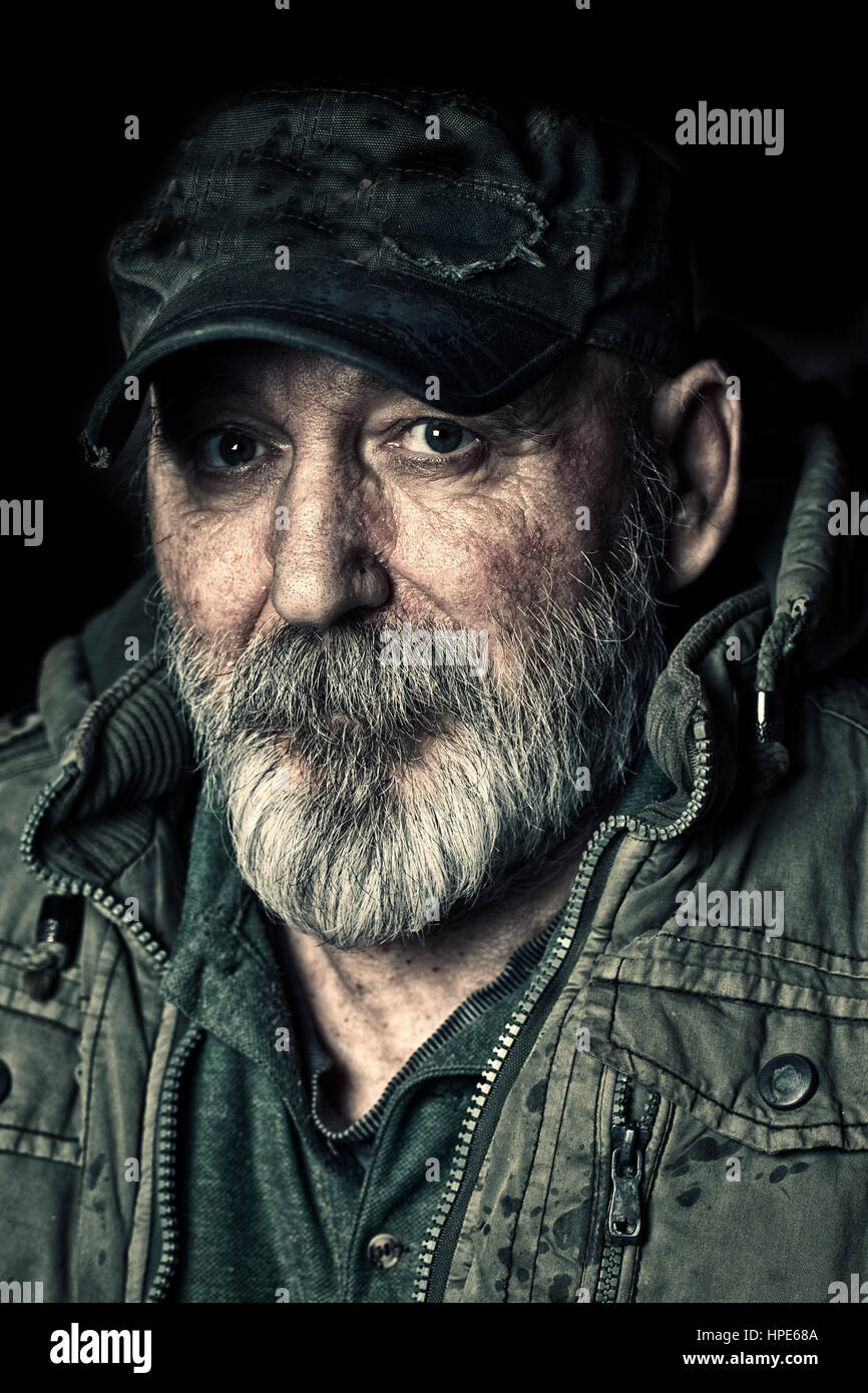 Homeless senior man portrait Stock Photo - Alamy