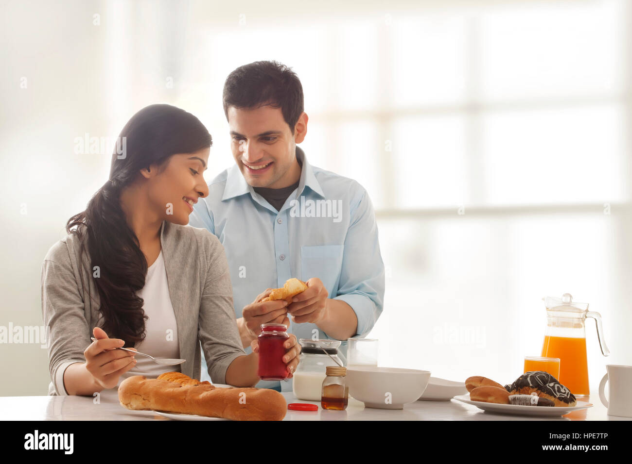 People sitting dining table hi-res stock photography and images - Alamy