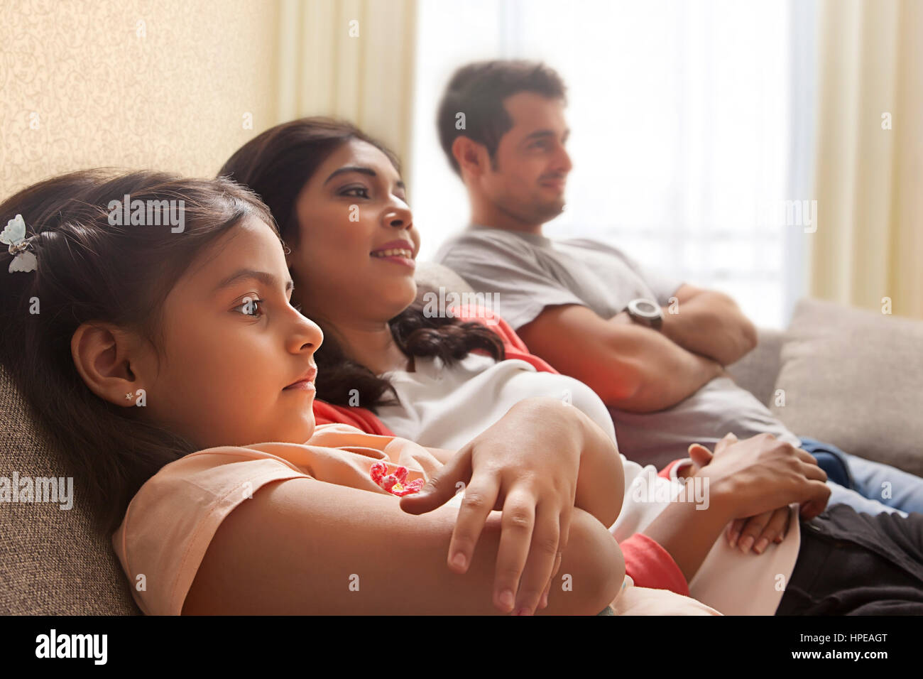 Tv watching family hi-res stock photography and images - Alamy