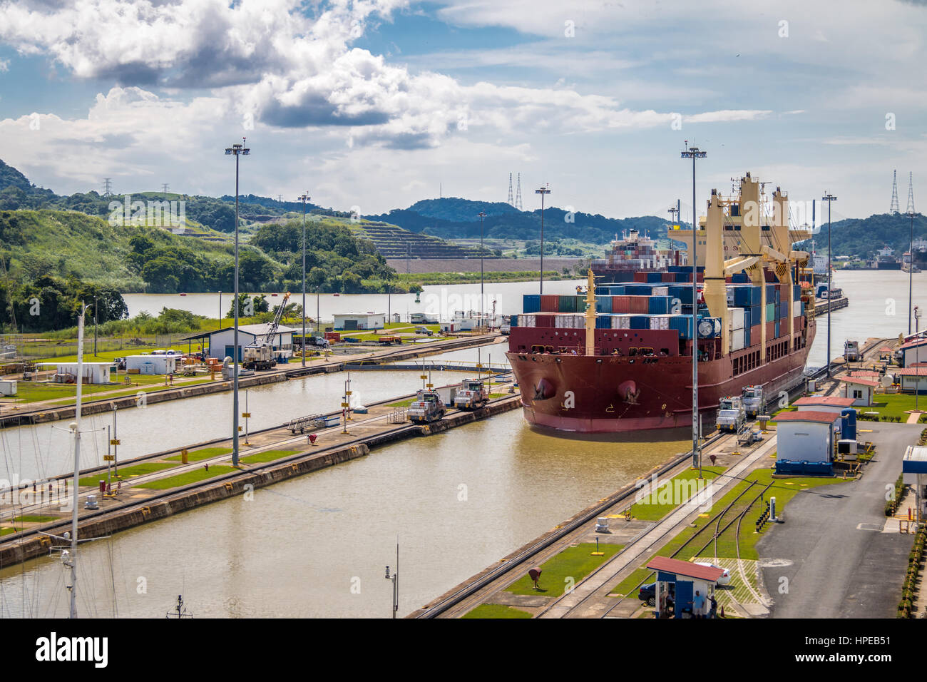 Ship crossing miraflores hi-res stock photography and images - Alamy