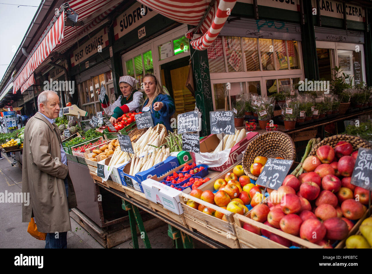 Flea market naschmarkt [famous hi-res stock photography and images - Alamy