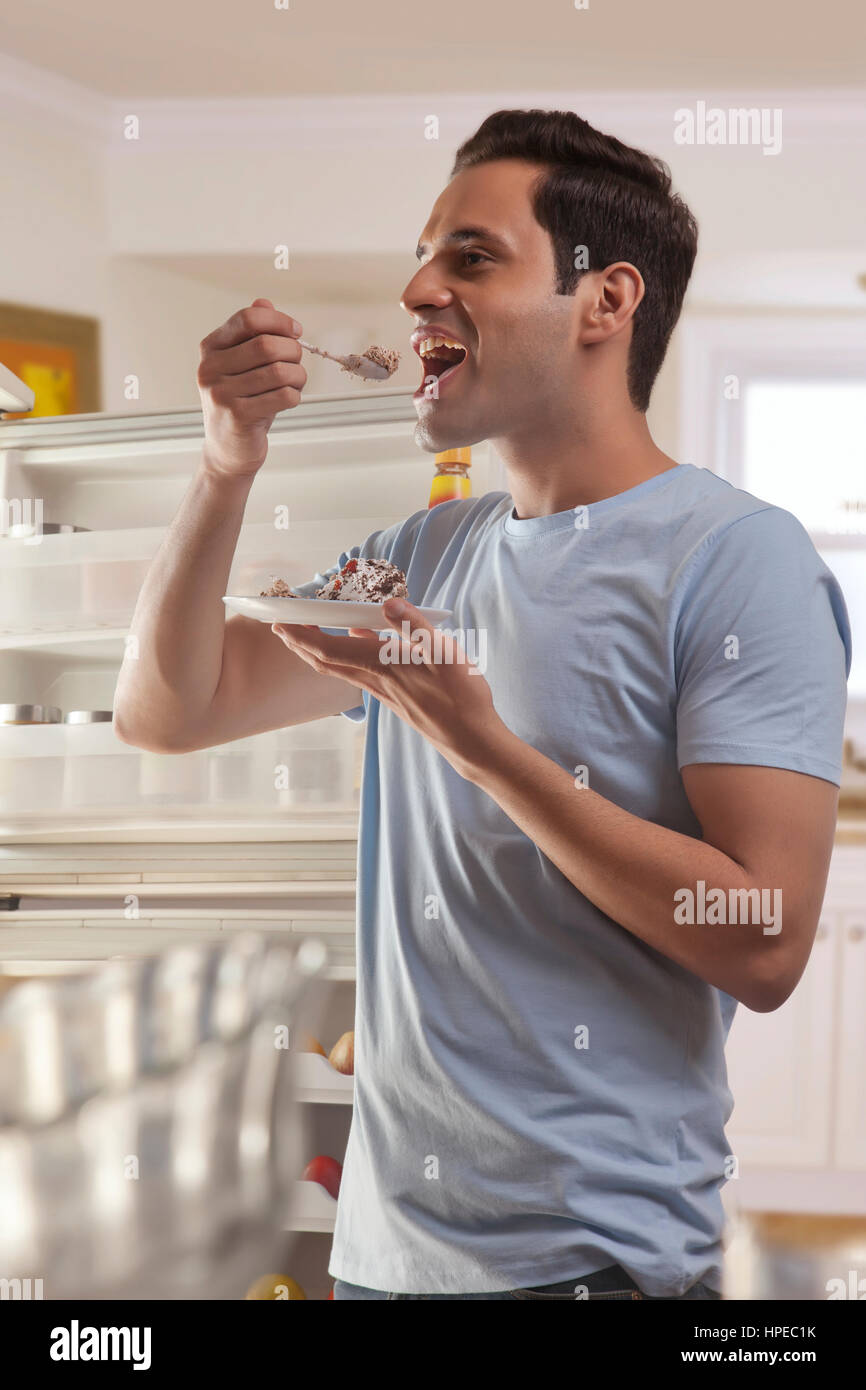 Fridge man hi-res stock photography and images - Alamy