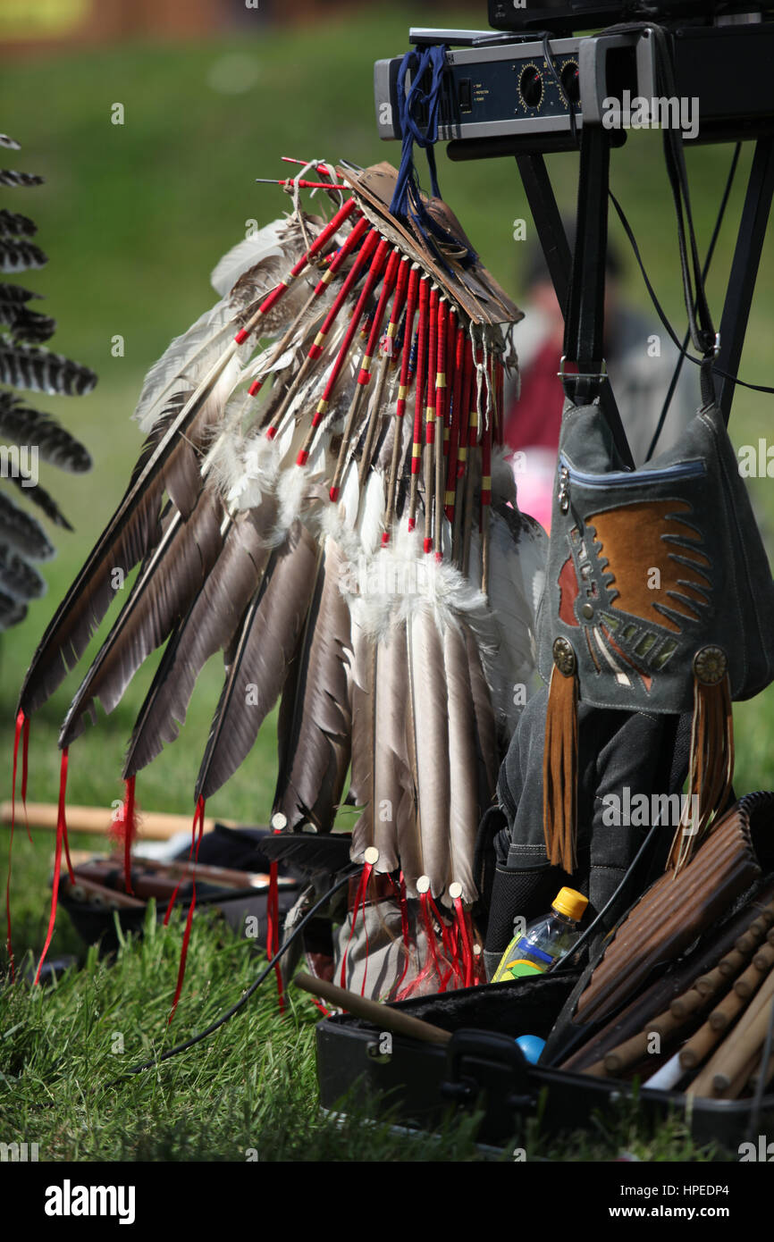 Native american bustle hi-res stock photography and images - Alamy