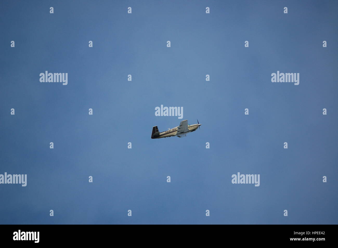 plane flying above Stock Photo - Alamy