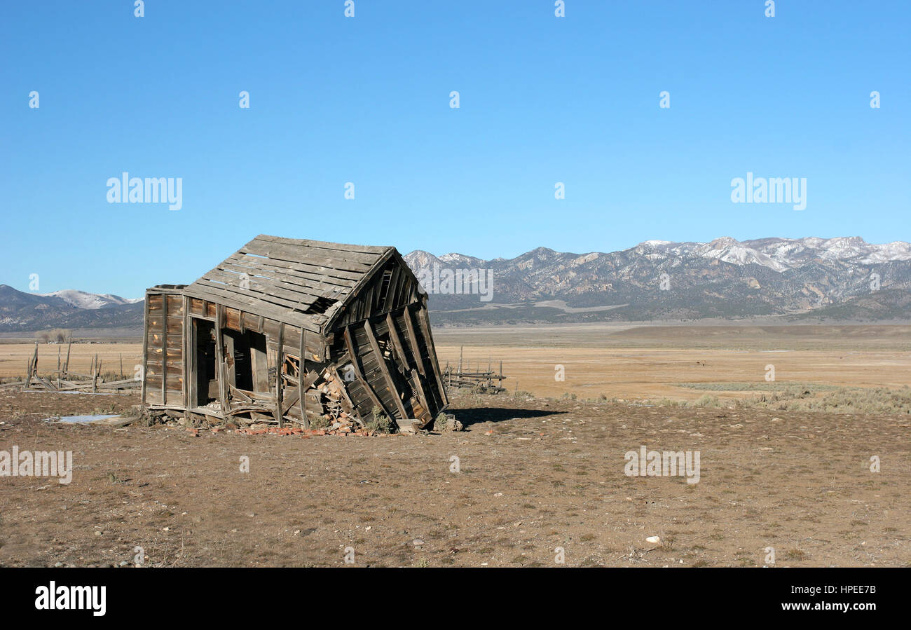 An old dilapidated shack sits in an empty field Stock Photo - Alamy