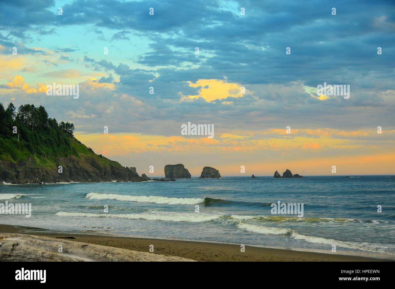Sunset at La Push Beach, Washington State Coastline, USA, adjacent to ...