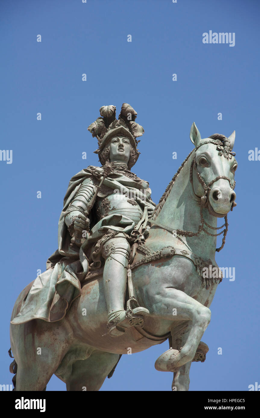 Portuguese monarchy. Looking up at the great bronze equestrian statue ...
