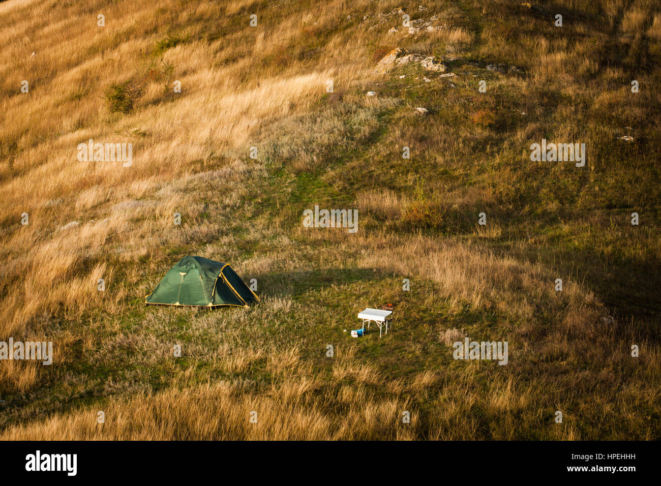 Tent yellow grass hi-res stock photography and images - Alamy