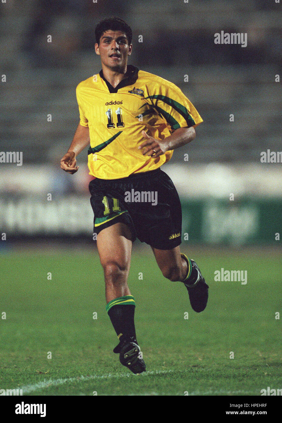 JOHN ALOISI AUSTRALIA & PORTSMOUTH FC 07 October 1997 Stock Photo - Alamy