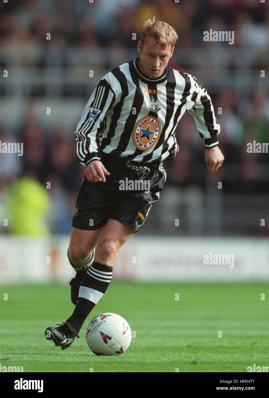 DAVID BATTY NEWCASTLE UNITED FC 07 October 1997 Stock Photo - Alamy