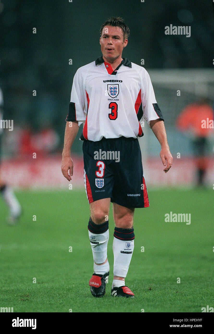 GRAEME LE SAUX ENGLAND & CHELSEA FC 11 October 1997 Stock Photo - Alamy