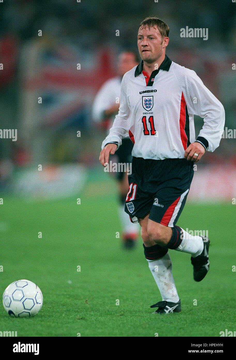 DAVID BATTY ENGLAND & NEWCASTLE UTD FC 11 October 1997 Stock Photo - Alamy DAVID BATTY ENGLAND & NEWCASTLE UTD FC 11 October 1997 Stock Photo - Alamy