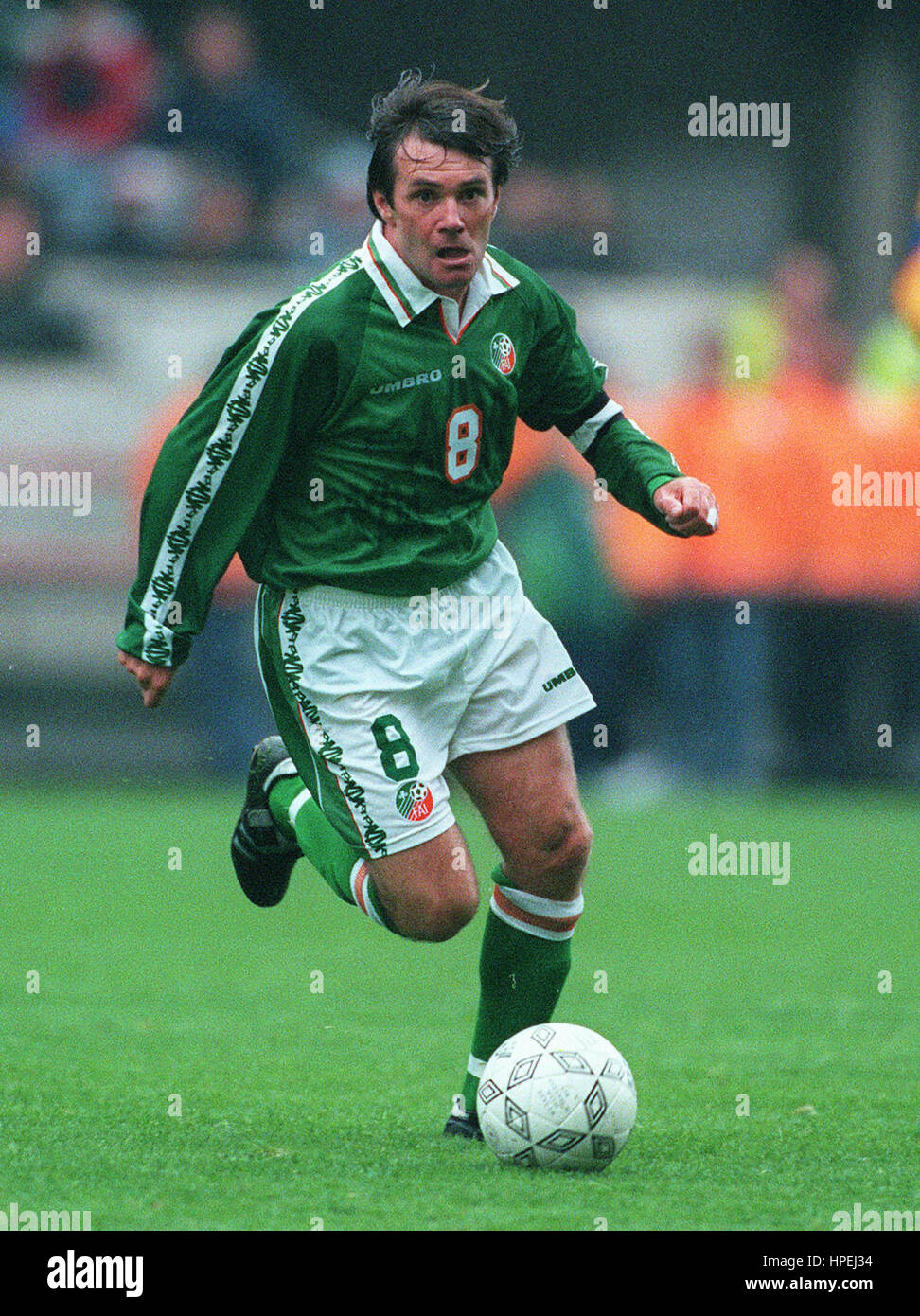 RAY HOUGHTON EIRE AND READING FC 14 October 1997 Stock Photo - Alamy