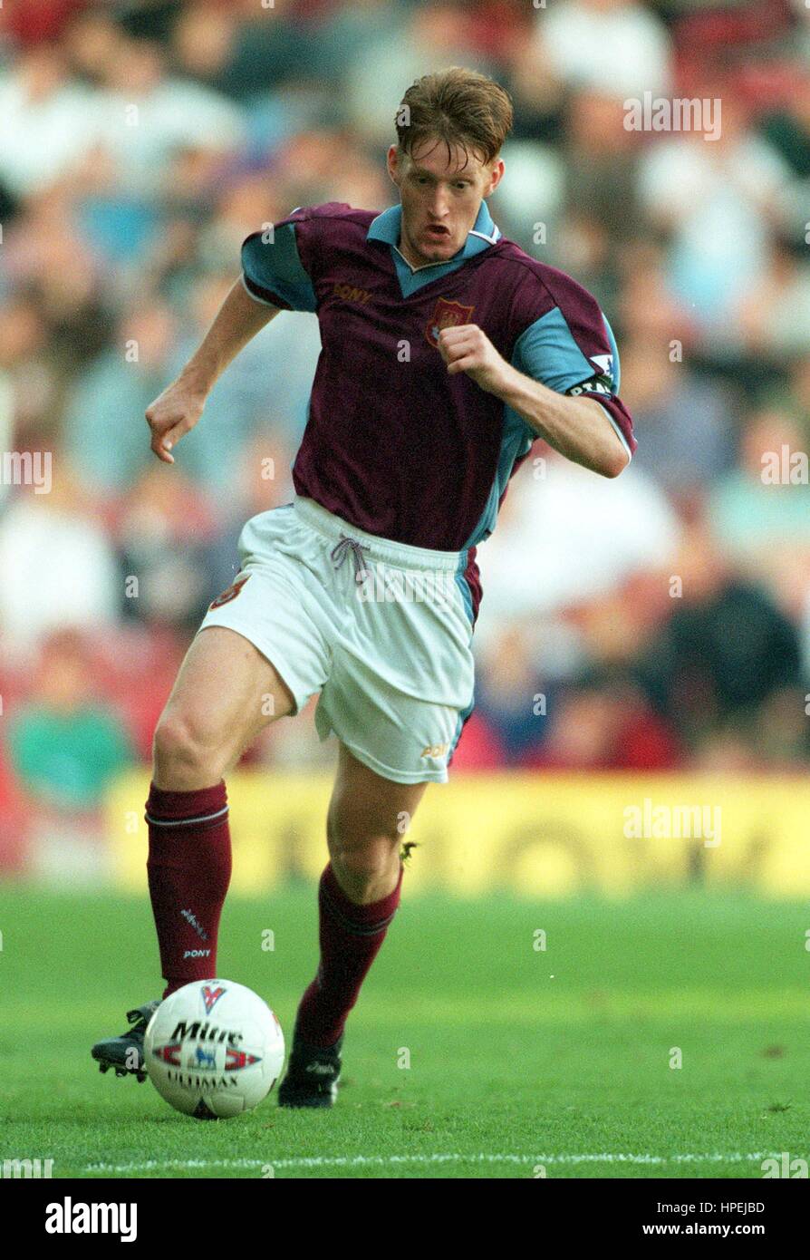 STEVE LOMAS WEST HAM UNITED FC 20 October 1997 Stock Photo - Alamy
