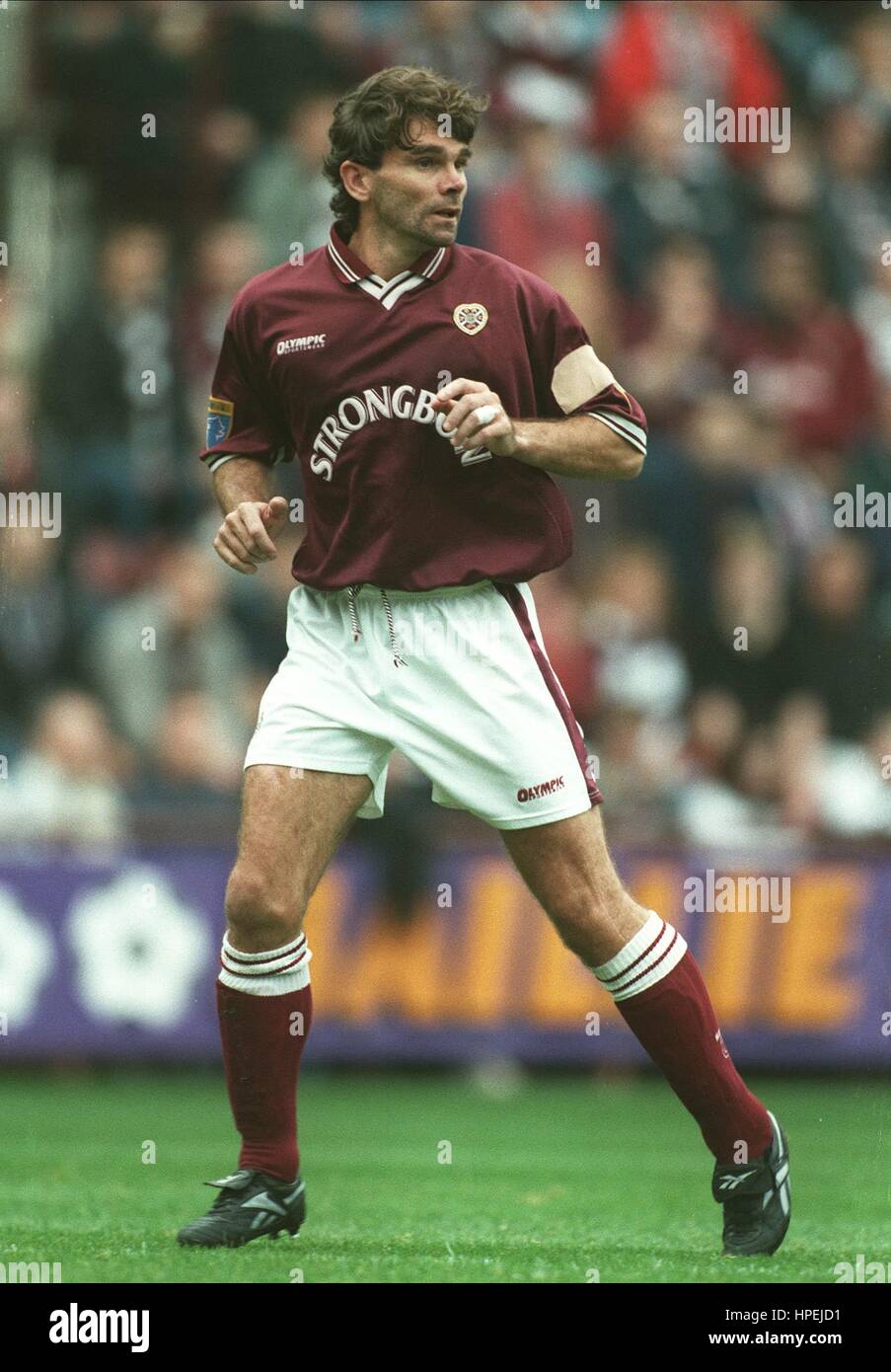 NEIL POINTON HEART OF MIDLOTHIAN FC 21 October 1997 Stock Photo - Alamy