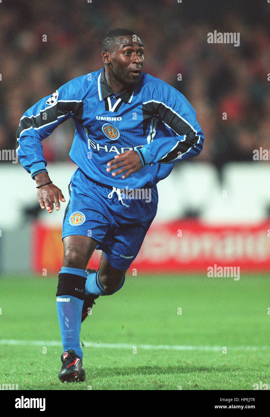 ANDY COLE MANCHESTER UNITED FC 11 November 1997 Stock Photo - Alamy
