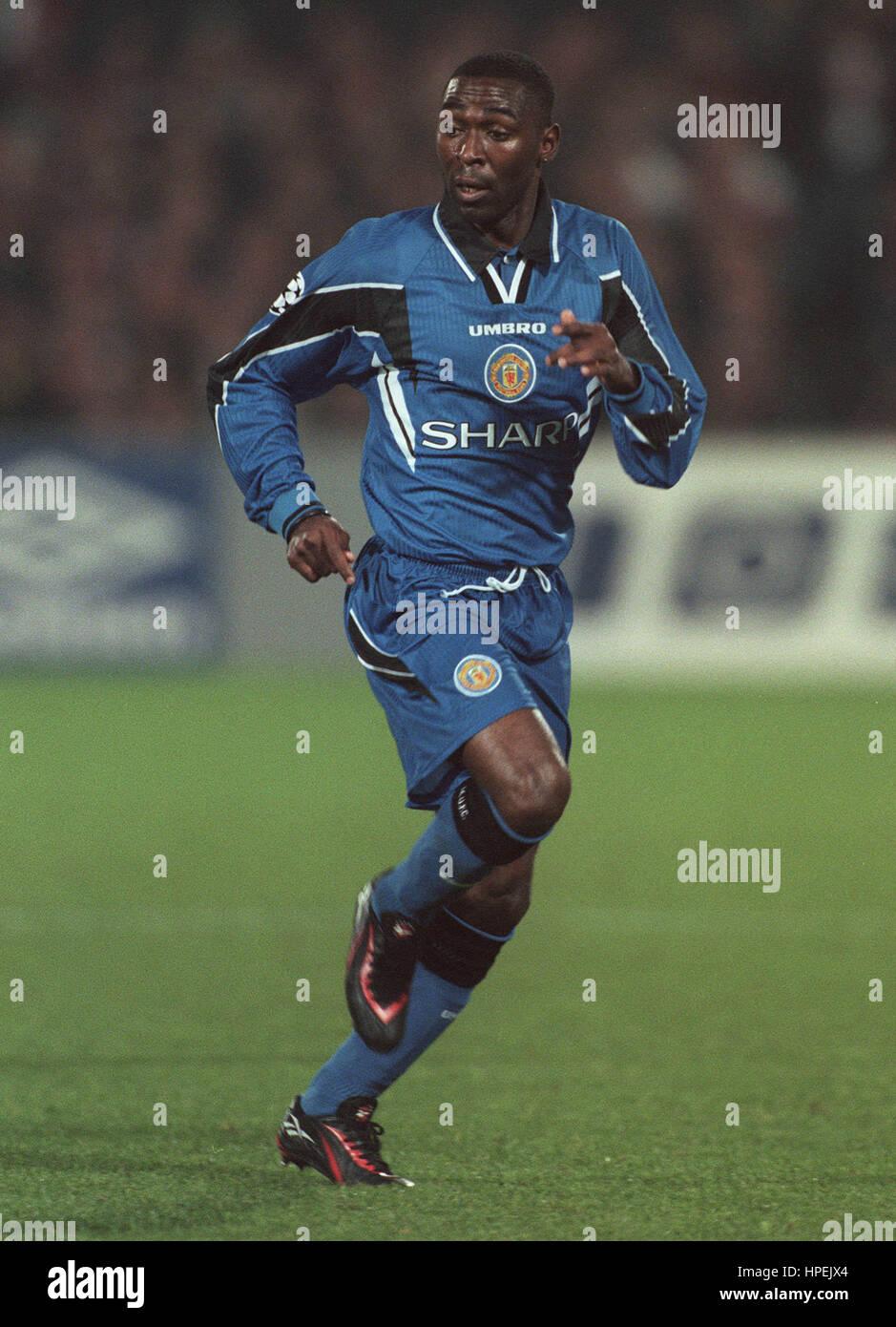 ANDY COLE MANCHESTER UNITED FC 11 November 1997 Stock Photo - Alamy