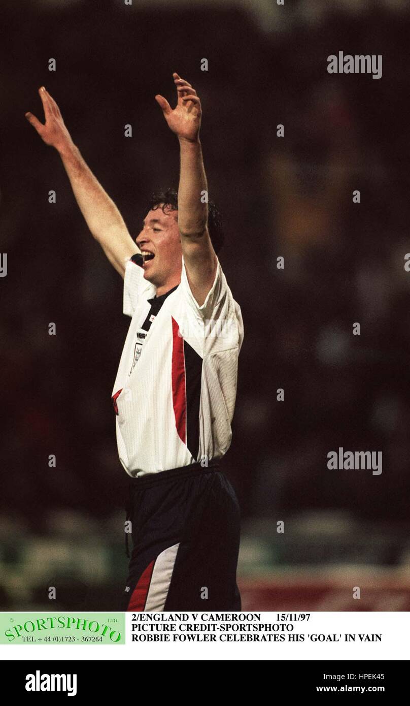 ROBBIE FOWLER ENGLAND V CAMEROON 15 November 1997 Stock Photo - Alamy