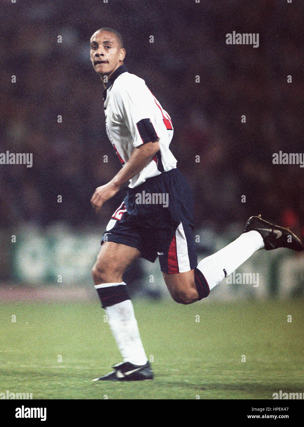 RIO FERDINAND ENGLAND & WEST HAM UNITED FC 26 November 1997 Stock Photo ...
