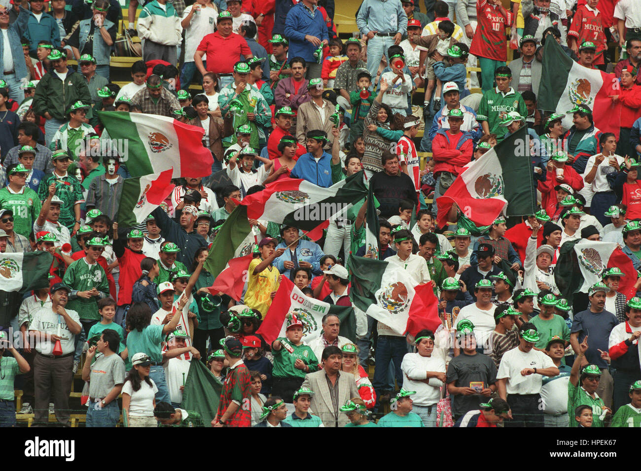 MEXICO FANS IN AZTEC STADIUM MEXICO 19 November 1997 Stock Photo - Alamy