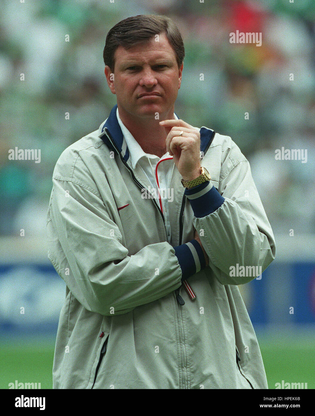 STEVE SAMPSON USA HEAD FOOTBALL COACH 19 November 1997 Stock Photo - Alamy