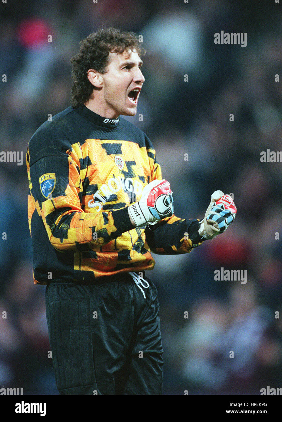 GILLES ROUSSET HEART OF MIDLOTHIAN FC 26 November 1997 Stock Photo - Alamy