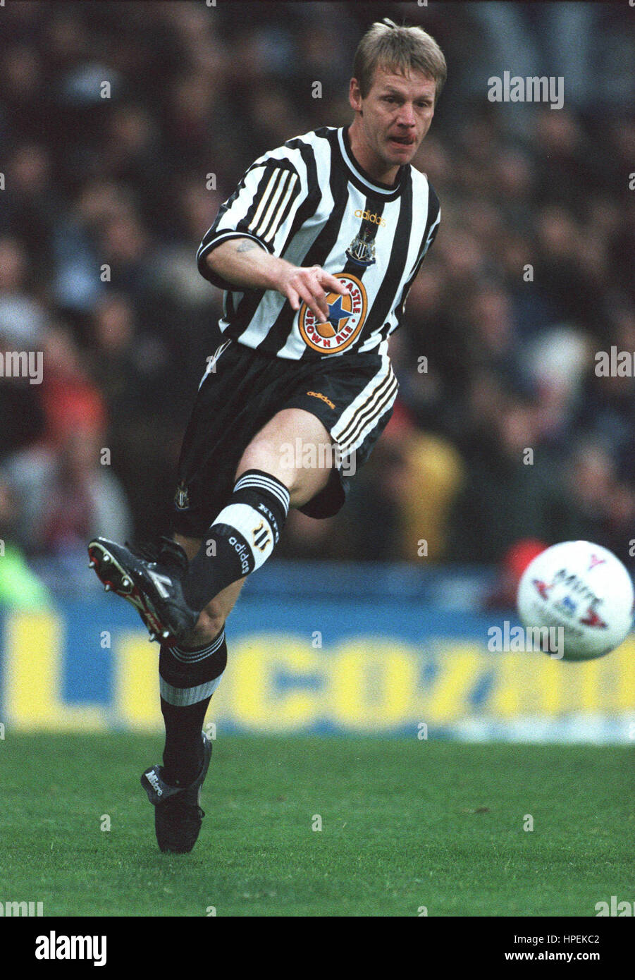 Stuart pearce 1997 hi-res stock photography and images - Alamy