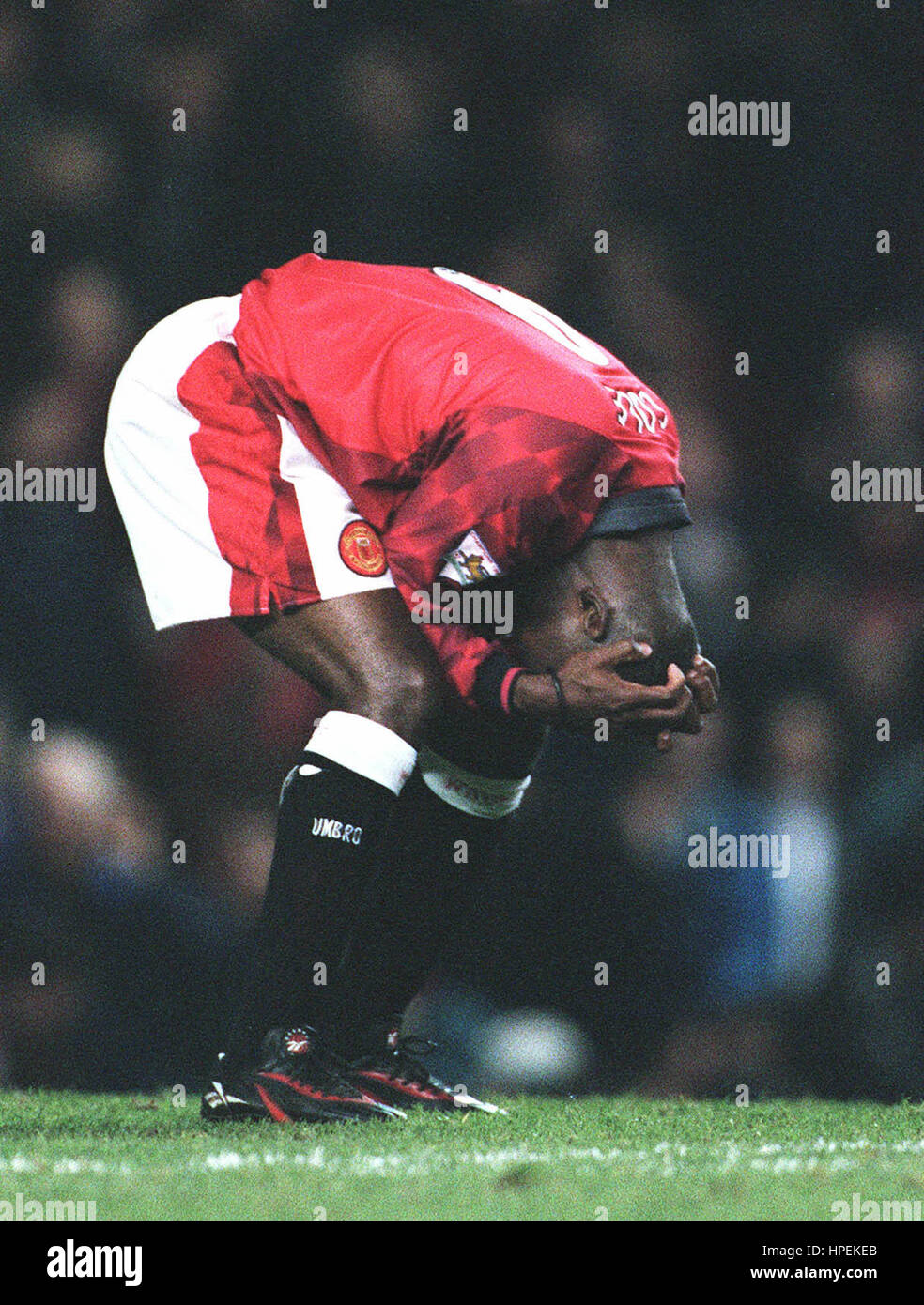 ANDY COLE MANCHESTER UNITED FC 01 December 1997 Stock Photo - Alamy