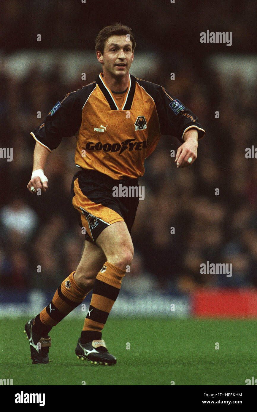 SIMON OSBORN WOLVERHAMPTON WANDERERS FC 08 December 1997 Stock Photo ...