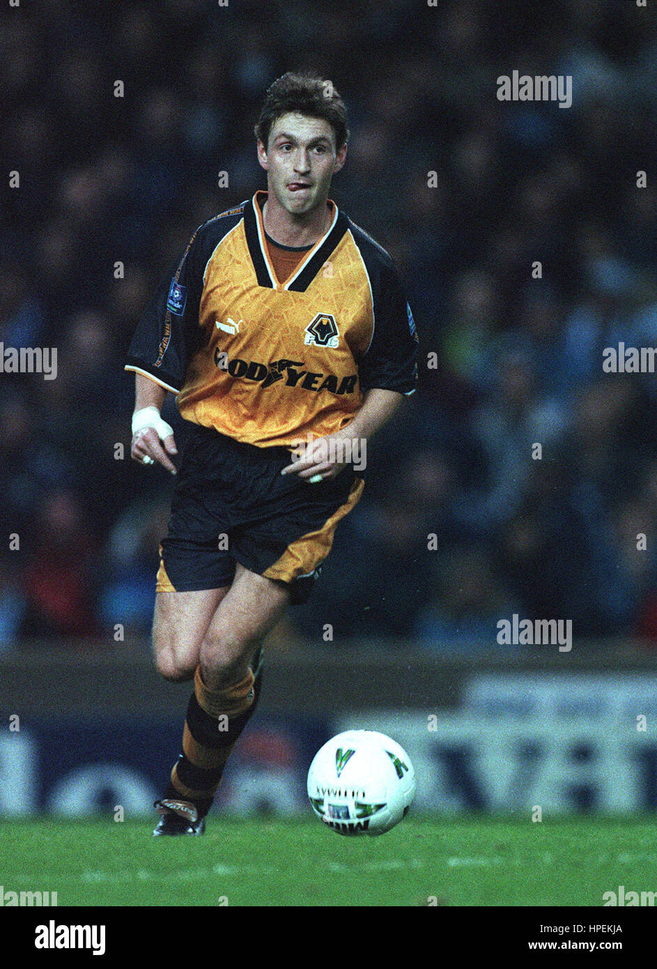 SIMON OSBORN WOLVERHAMPTON WANDERERS FC 08 December 1997 Stock Photo ...