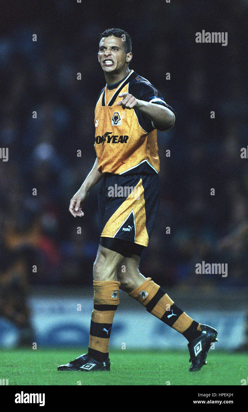 KEITH CURLE WOLVERHAMPTON WANDERERS FC 08 December 1997 Stock Photo - Alamy