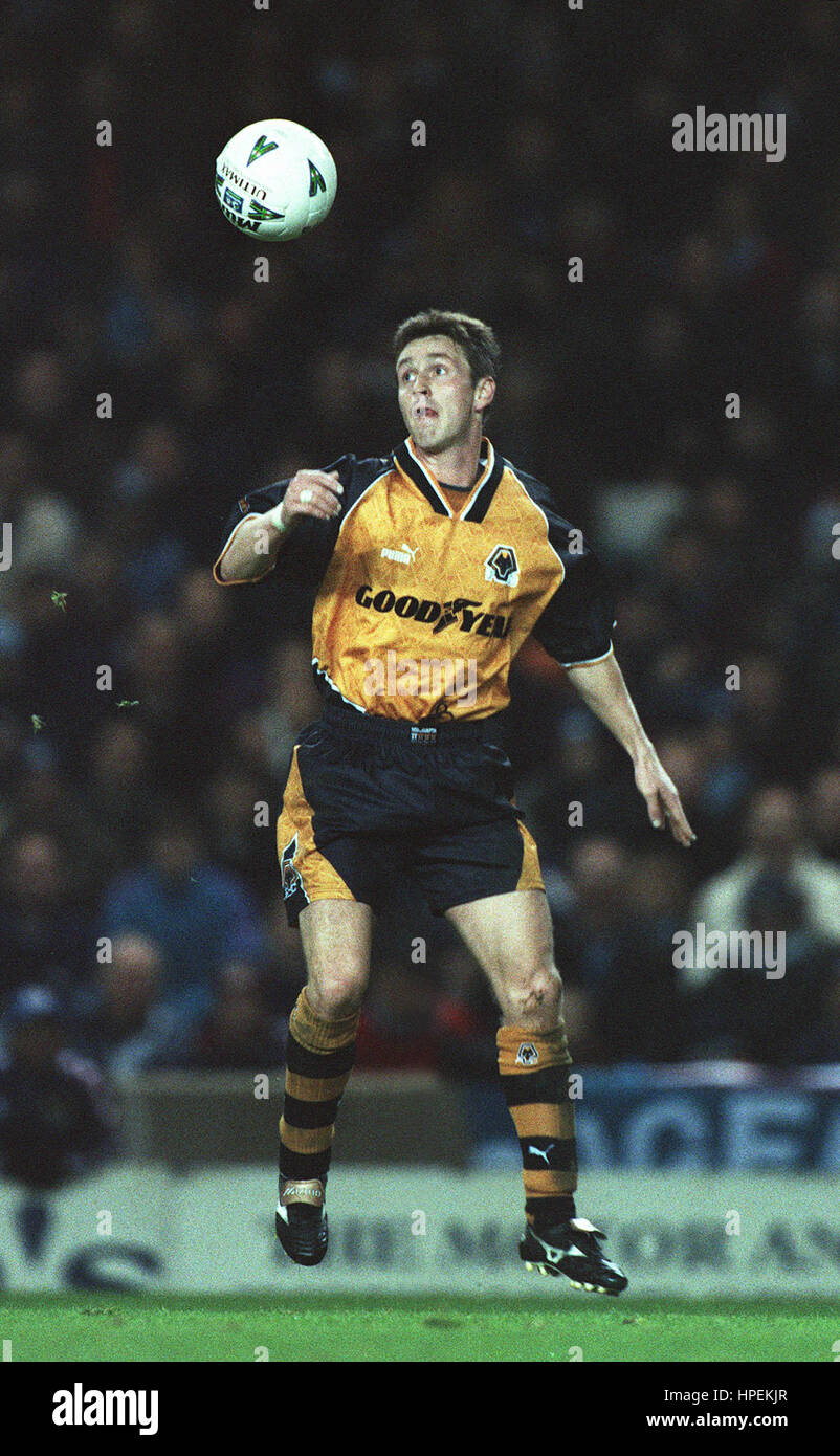 SIMON OSBORN WOLVERHAMPTON WANDERERS FC 08 December 1997 Stock Photo ...