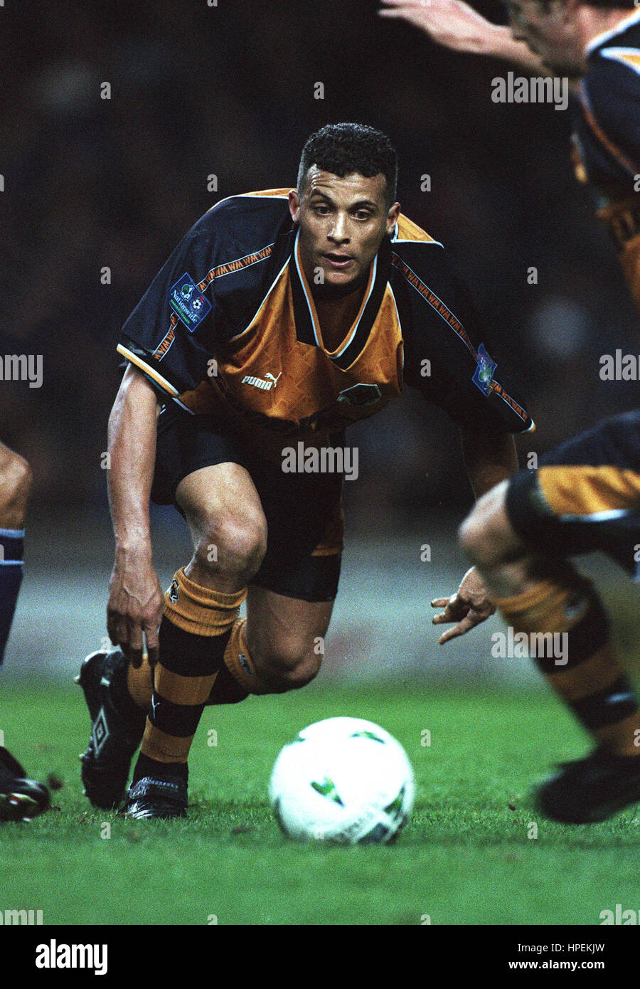 KEITH CURLE WOLVERHAMPTON WANDERERS FC 08 December 1997 Stock Photo - Alamy