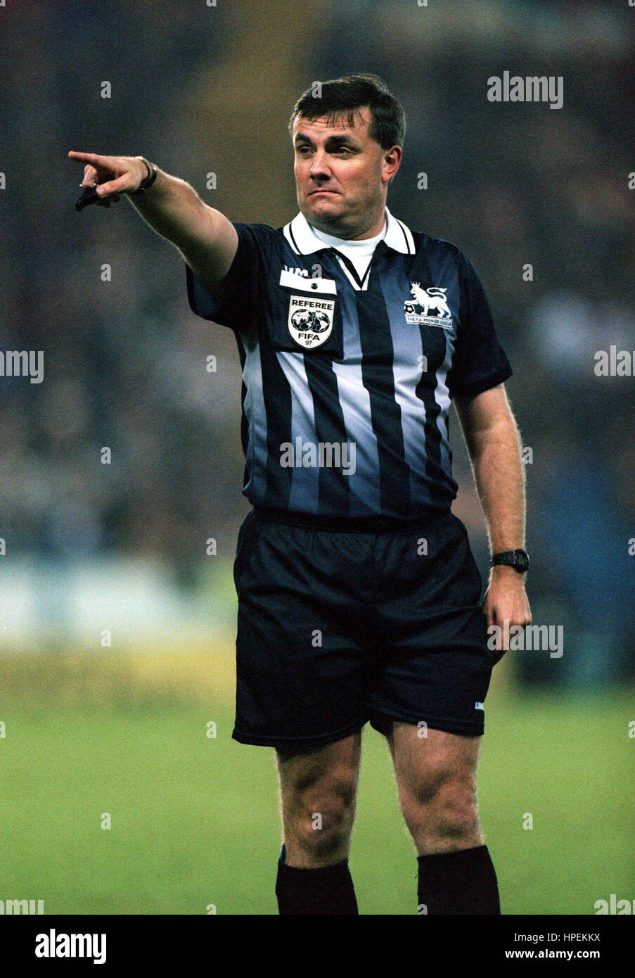 GARY WILLARD PREMIER LEAGUE REFEREE 09 December 1997 Stock Photo - Alamy